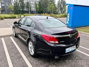 Black Opel Insignia 2009 in Riga, with an engine capacity of 2.00 L and mileage of 283 thousand km for 1300 €, photo 4 on AUTOMOTO.COM.LV
