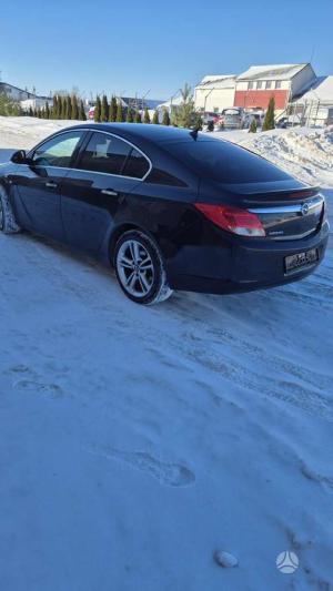 Black Opel Insignia 2010 in Taurage, with an engine capacity of 1.96 L and mileage of 274 thousand km for 3500 €, photo 5 on AUTOMOTO.COM.LV