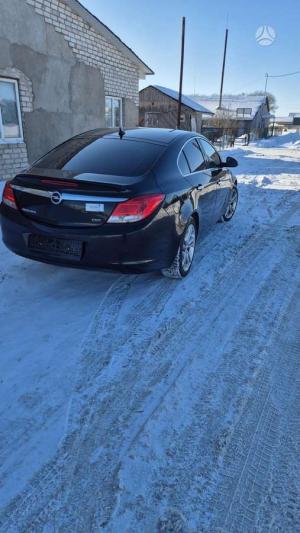 Black Opel Insignia 2010 in Taurage, with an engine capacity of 1.96 L and mileage of 274 thousand km for 3500 €, photo 7 on AUTOMOTO.COM.LV