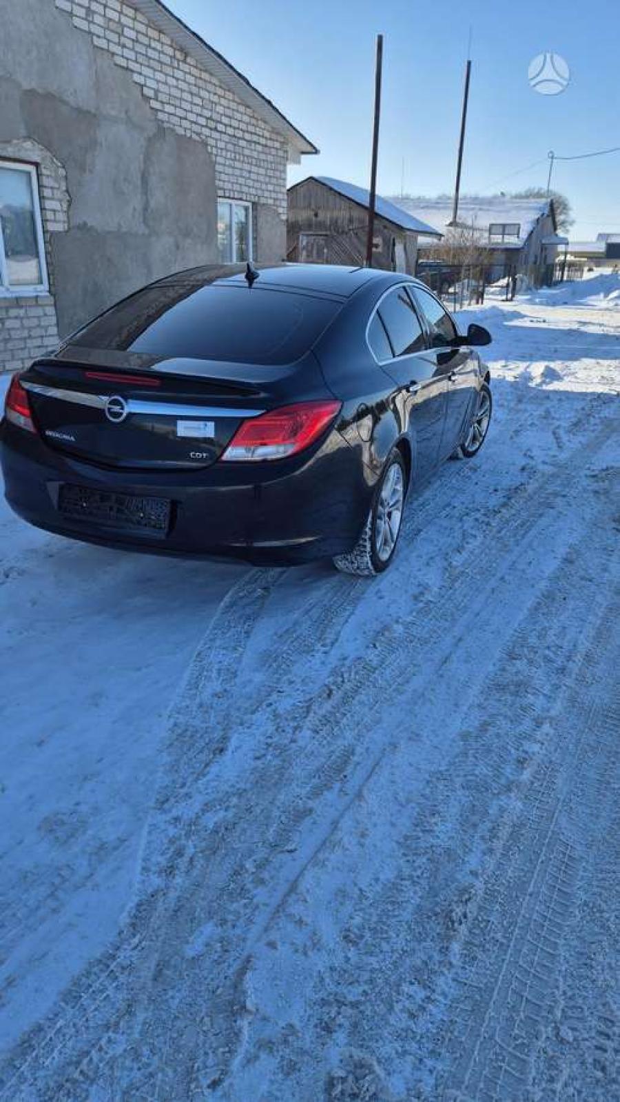 Black Opel Insignia 2010 in Taurage, with an engine capacity of 1.96 L and mileage of 274 thousand km for 3500 €, photo 7 on AUTOMOTO.COM.LV