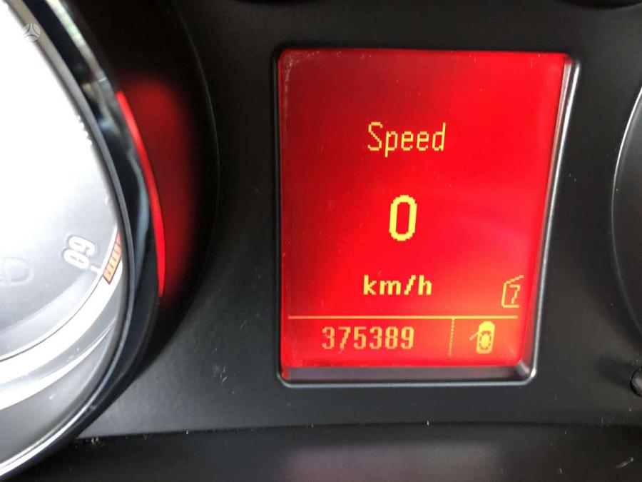 Melns Opel Insignia 2010 Klaipėda, ar dzinēja tilpumu 1.96 L un nobraukumu 367 tūkst. km par 2150 €, foto 10 vietnē AUTOMOTO.COM.LV