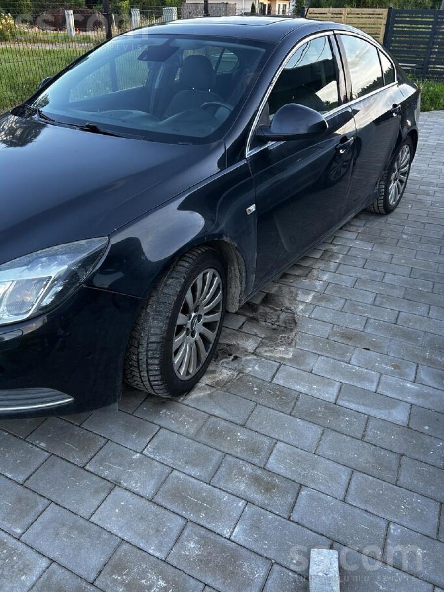 Black Opel Insignia 2010 in Riga, with an engine capacity of 2.00 L and mileage of 256 thousand km for 1600 €, photo 3 on AUTOMOTO.COM.LV
