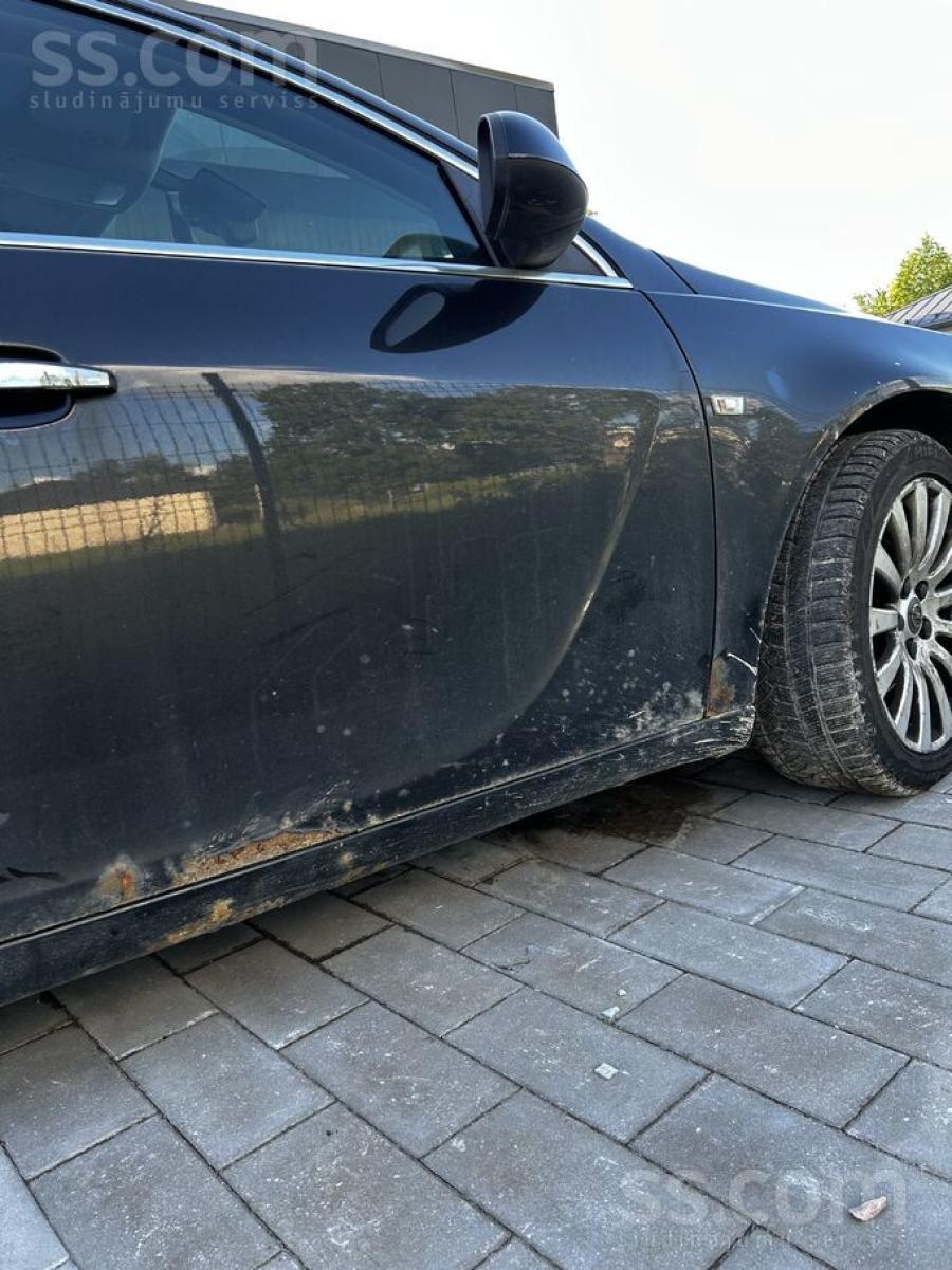 Black Opel Insignia 2010 in Riga, with an engine capacity of 2.00 L and mileage of 256 thousand km for 1600 €, photo 11 on AUTOMOTO.COM.LV