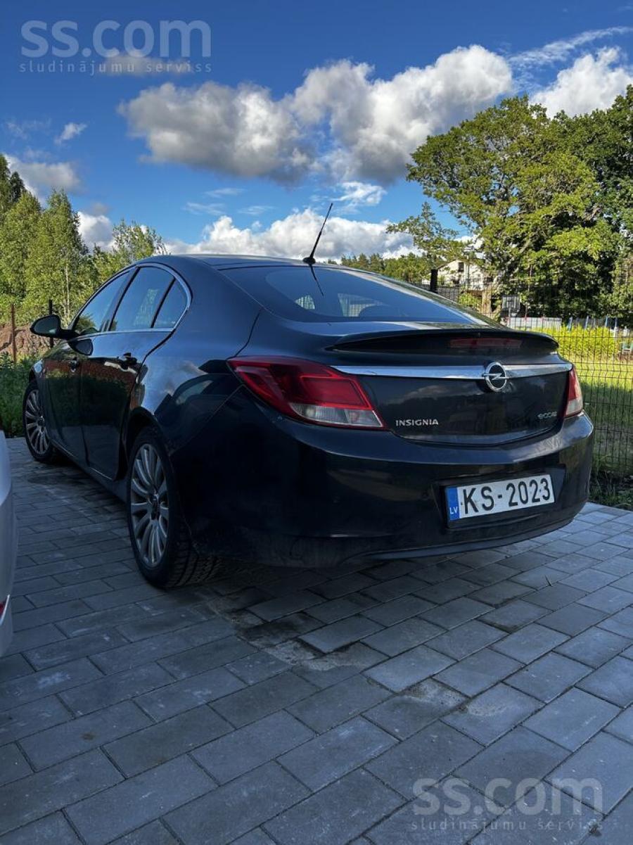 Black Opel Insignia 2010 in Riga, with an engine capacity of 2.00 L and mileage of 256 thousand km for 1600 €, photo 16 on AUTOMOTO.COM.LV