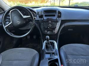 Black Opel Insignia 2010 in Riga, with an engine capacity of 2.00 L and mileage of 256 thousand km for 1600 €, photo 25 on AUTOMOTO.COM.LV