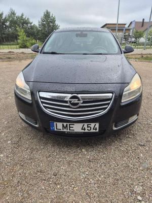 Black Opel Insignia 2010 in Salcininkai, with an engine capacity of 1.96 L and mileage of 330 thousand km for 2500 €, photo 3 on AUTOMOTO.COM.LV