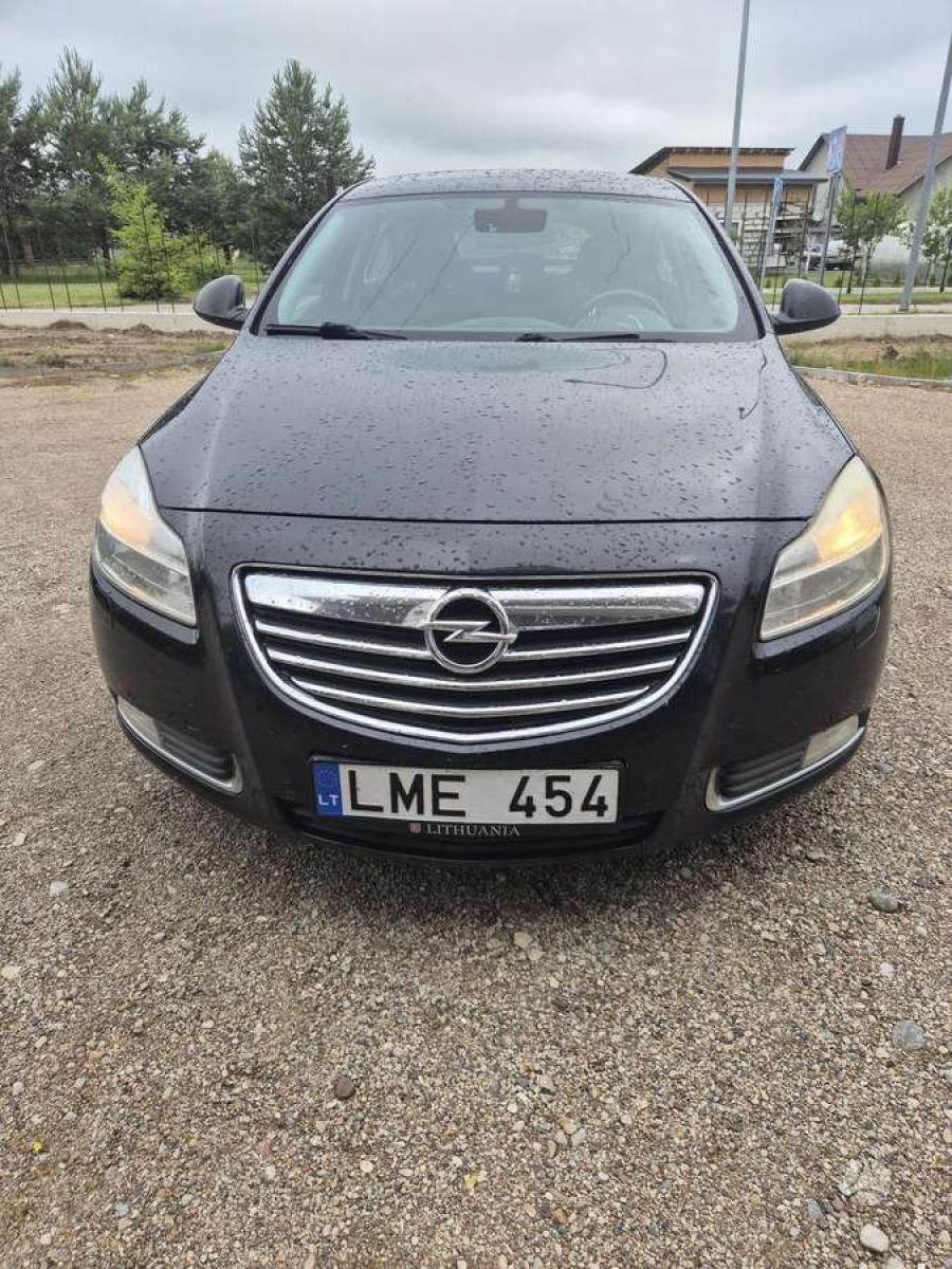 Black Opel Insignia 2010 in Salcininkai, with an engine capacity of 1.96 L and mileage of 330 thousand km for 2500 €, photo 3 on AUTOMOTO.COM.LV