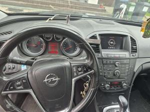 Black Opel Insignia 2010 in Salcininkai, with an engine capacity of 1.96 L and mileage of 330 thousand km for 2500 €, photo 4 on AUTOMOTO.COM.LV