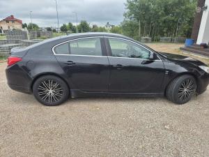 Black Opel Insignia 2010 in Salcininkai, with an engine capacity of 1.96 L and mileage of 330 thousand km for 2500 €, photo 6 on AUTOMOTO.COM.LV