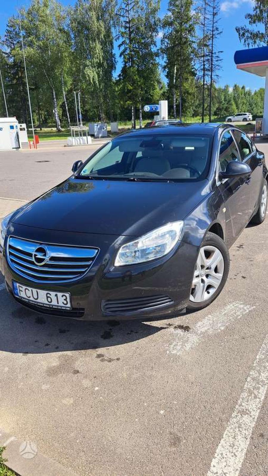 Black Opel Insignia 2010 in Vilnius, with an engine capacity of 1.96 L and mileage of 186 thousand km for 2300 €, photo 1 on AUTOMOTO.COM.LV