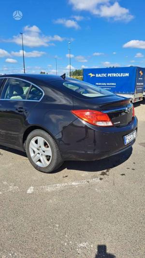 Black Opel Insignia 2010 in Vilnius, with an engine capacity of 1.96 L and mileage of 186 thousand km for 2300 €, photo 3 on AUTOMOTO.COM.LV