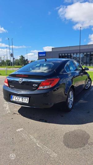Black Opel Insignia 2010 in Vilnius, with an engine capacity of 1.96 L and mileage of 186 thousand km for 2300 €, photo 4 on AUTOMOTO.COM.LV