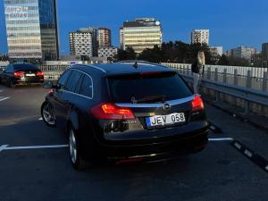 Black Opel Insignia 2011 in Vilnius, with an engine capacity of 2.00 L and mileage of 340 thousand km for 3500 €, photo 4 on AUTOMOTO.COM.LV
