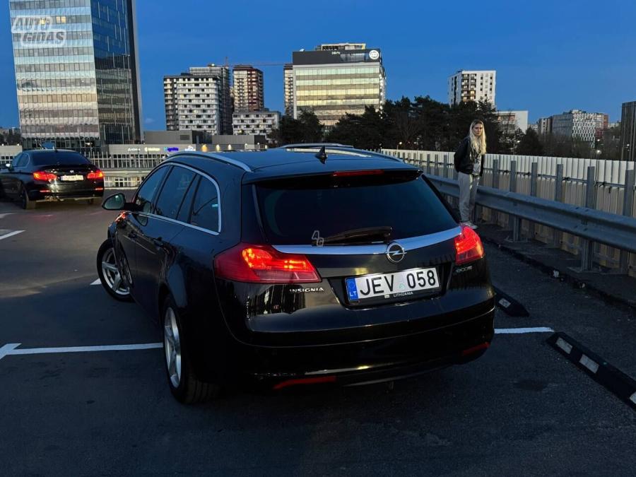 Black Opel Insignia 2011 in Vilnius, with an engine capacity of 2.00 L and mileage of 340 thousand km for 3500 €, photo 4 on AUTOMOTO.COM.LV