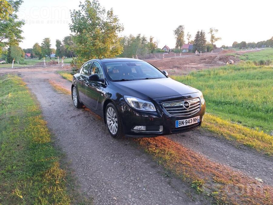 Black Opel Insignia 2011 in Gulbene, with an engine capacity of 2.00 L and mileage of 231 thousand km for 4700 €, photo 1 on AUTOMOTO.COM.LV