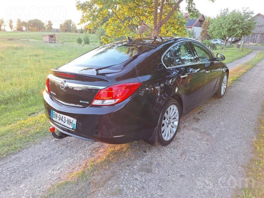 Black Opel Insignia 2011 in Gulbene, with an engine capacity of 2.00 L and mileage of 231 thousand km for 4700 €, photo 5 on AUTOMOTO.COM.LV