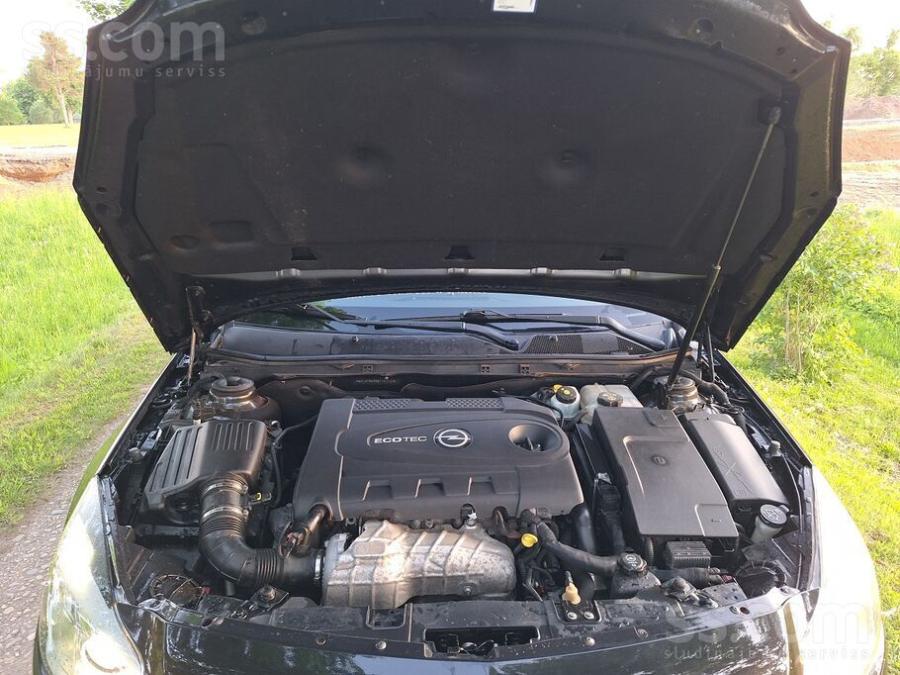 Black Opel Insignia 2011 in Gulbene, with an engine capacity of 2.00 L and mileage of 231 thousand km for 4700 €, photo 8 on AUTOMOTO.COM.LV