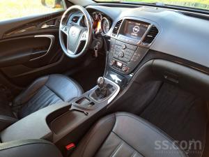 Black Opel Insignia 2011 in Gulbene, with an engine capacity of 2.00 L and mileage of 231 thousand km for 4700 €, photo 9 on AUTOMOTO.COM.LV