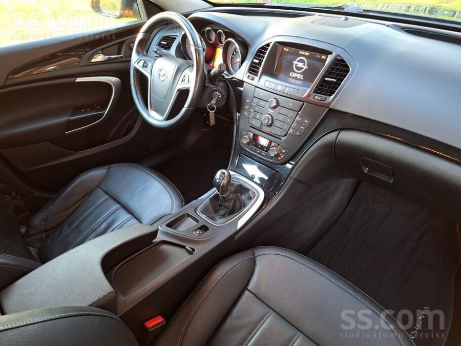 Black Opel Insignia 2011 in Gulbene, with an engine capacity of 2.00 L and mileage of 231 thousand km for 4700 €, photo 9 on AUTOMOTO.COM.LV