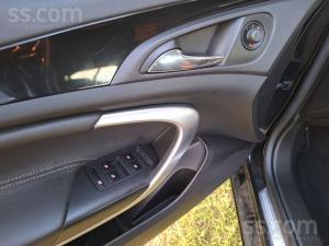 Black Opel Insignia 2011 in Gulbene, with an engine capacity of 2.00 L and mileage of 231 thousand km for 4700 €, photo 12 on AUTOMOTO.COM.LV