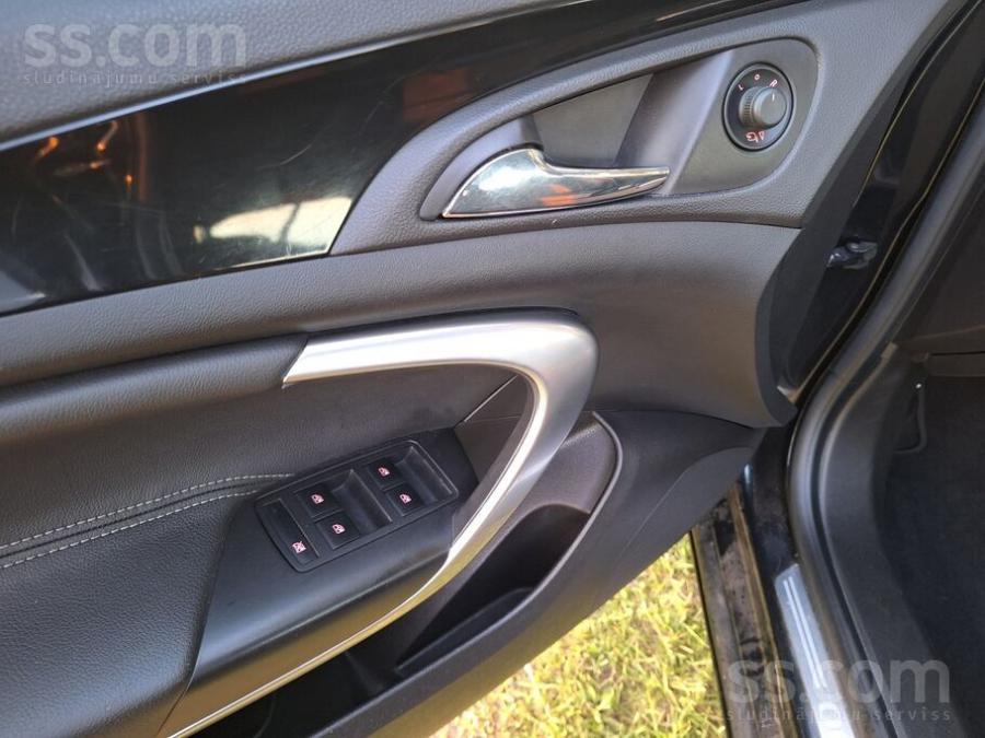 Black Opel Insignia 2011 in Gulbene, with an engine capacity of 2.00 L and mileage of 231 thousand km for 4700 €, photo 12 on AUTOMOTO.COM.LV
