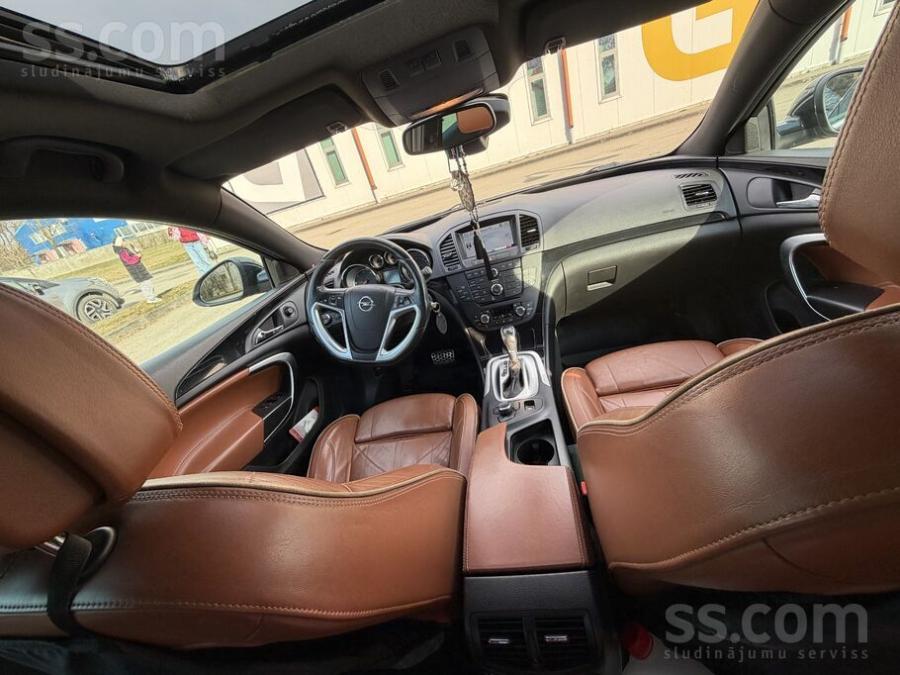 Black Opel Insignia 2011 in Daugavpils, with an engine capacity of 2.00 L and mileage of 257 thousand km for 3700 €, photo 4 on AUTOMOTO.COM.LV