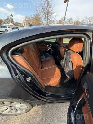 Black Opel Insignia 2011 in Daugavpils, with an engine capacity of 2.00 L and mileage of 257 thousand km for 3700 €, photo 5 on AUTOMOTO.COM.LV