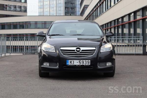 Black Opel Insignia 2011 in Riga, with an engine capacity of 2.00 L and mileage of 312 thousand km for 3280 €, photo 2 on AUTOMOTO.COM.LV