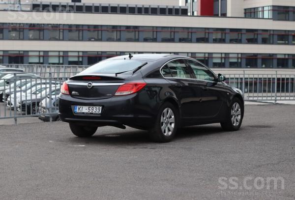 Black Opel Insignia 2011 in Riga, with an engine capacity of 2.00 L and mileage of 312 thousand km for 3280 €, photo 6 on AUTOMOTO.COM.LV