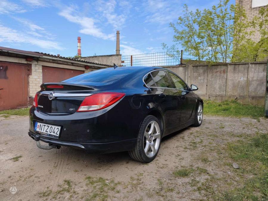 Black Opel Insignia 2011 in Klaipeda, with an engine capacity of 1.96 L and mileage of 307 thousand km for 3000 €, photo 4 on AUTOMOTO.COM.LV