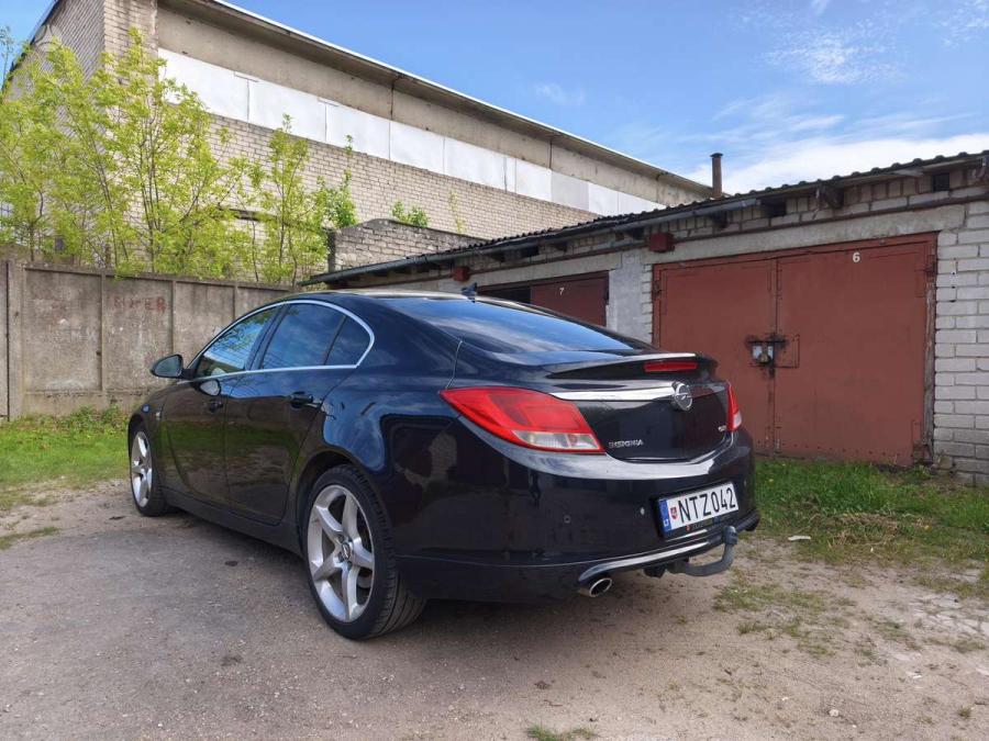 Black Opel Insignia 2011 in Klaipeda, with an engine capacity of 1.96 L and mileage of 307 thousand km for 3000 €, photo 6 on AUTOMOTO.COM.LV