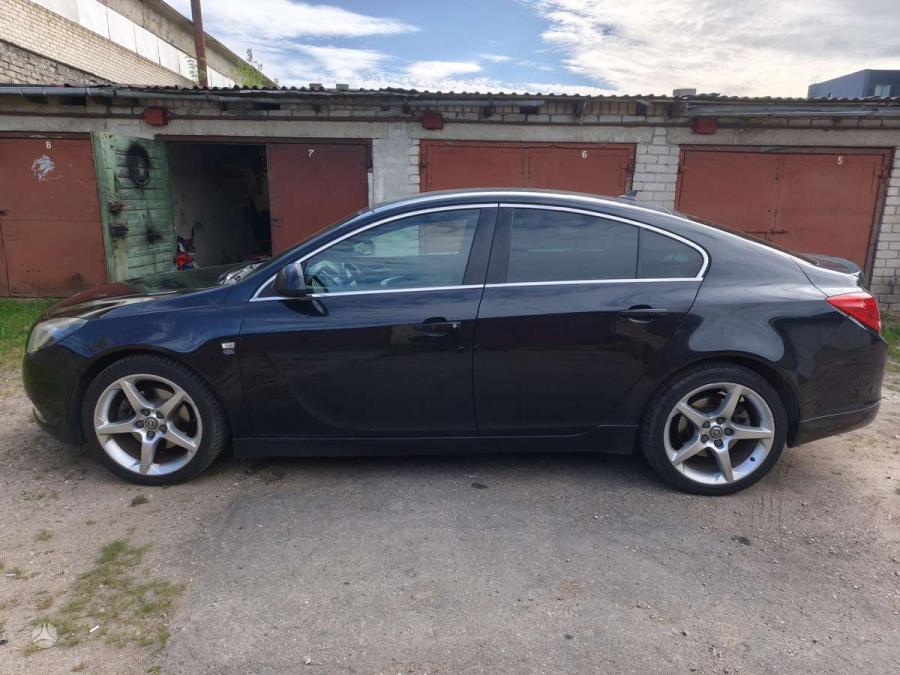 Black Opel Insignia 2011 in Klaipeda, with an engine capacity of 1.96 L and mileage of 307 thousand km for 3000 €, photo 7 on AUTOMOTO.COM.LV