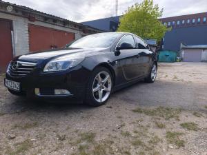 Black Opel Insignia 2011 in Klaipeda, with an engine capacity of 1.96 L and mileage of 307 thousand km for 3000 €, photo 8 on AUTOMOTO.COM.LV