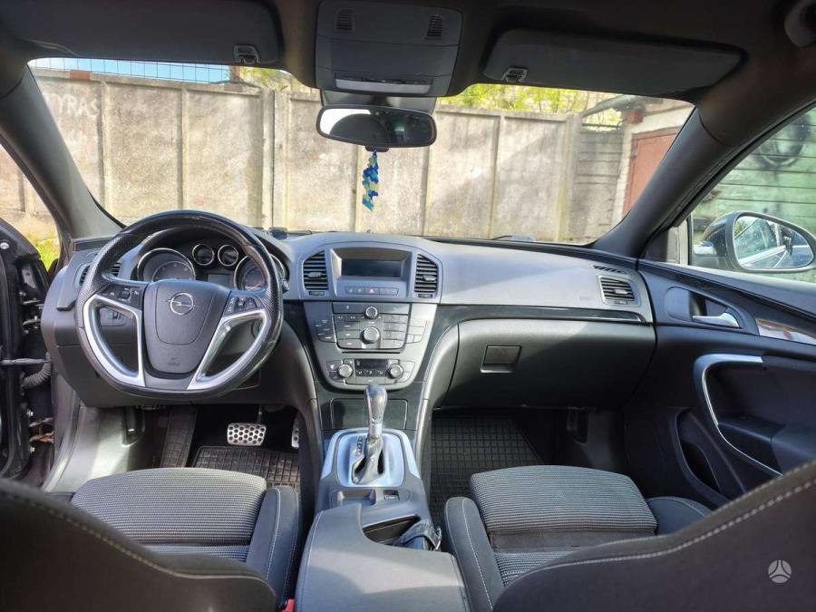 Black Opel Insignia 2011 in Klaipeda, with an engine capacity of 1.96 L and mileage of 307 thousand km for 3000 €, photo 12 on AUTOMOTO.COM.LV