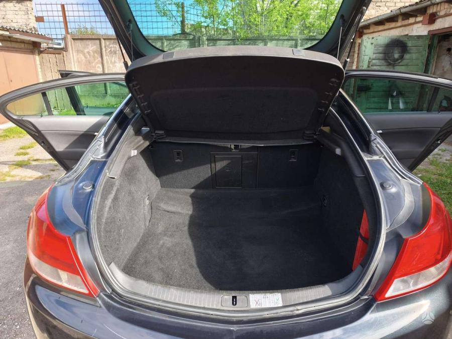 Black Opel Insignia 2011 in Klaipeda, with an engine capacity of 1.96 L and mileage of 307 thousand km for 3000 €, photo 16 on AUTOMOTO.COM.LV