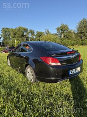 Black Opel Insignia 2011 in Daugavpils, with an engine capacity of 2.00 L and mileage of 261 thousand km for 3600 €, photo  on AUTOMOTO.COM.LV
