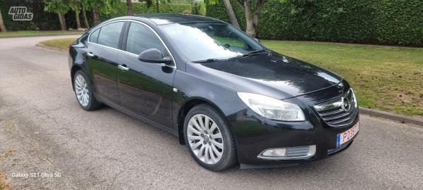 Black Opel Insignia 2011 in Kedainiai, with an engine capacity of 2.00 L and mileage of 272 thousand km for 3199 €, photo 1 on AUTOMOTO.COM.LV
