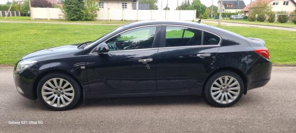 Black Opel Insignia 2011 in Kedainiai, with an engine capacity of 2.00 L and mileage of 272 thousand km for 3199 €, photo 7 on AUTOMOTO.COM.LV