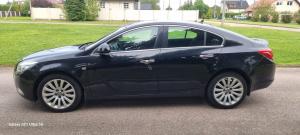 Black Opel Insignia 2011 in Kedainiai, with an engine capacity of 2.00 L and mileage of 272 thousand km for 3199 €, photo 8 on AUTOMOTO.COM.LV