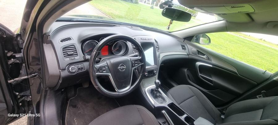 Black Opel Insignia 2011 in Kedainiai, with an engine capacity of 2.00 L and mileage of 272 thousand km for 3199 €, photo 13 on AUTOMOTO.COM.LV