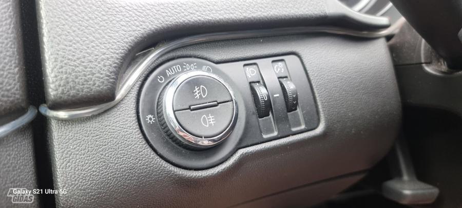 Black Opel Insignia 2011 in Kedainiai, with an engine capacity of 2.00 L and mileage of 272 thousand km for 3199 €, photo 17 on AUTOMOTO.COM.LV