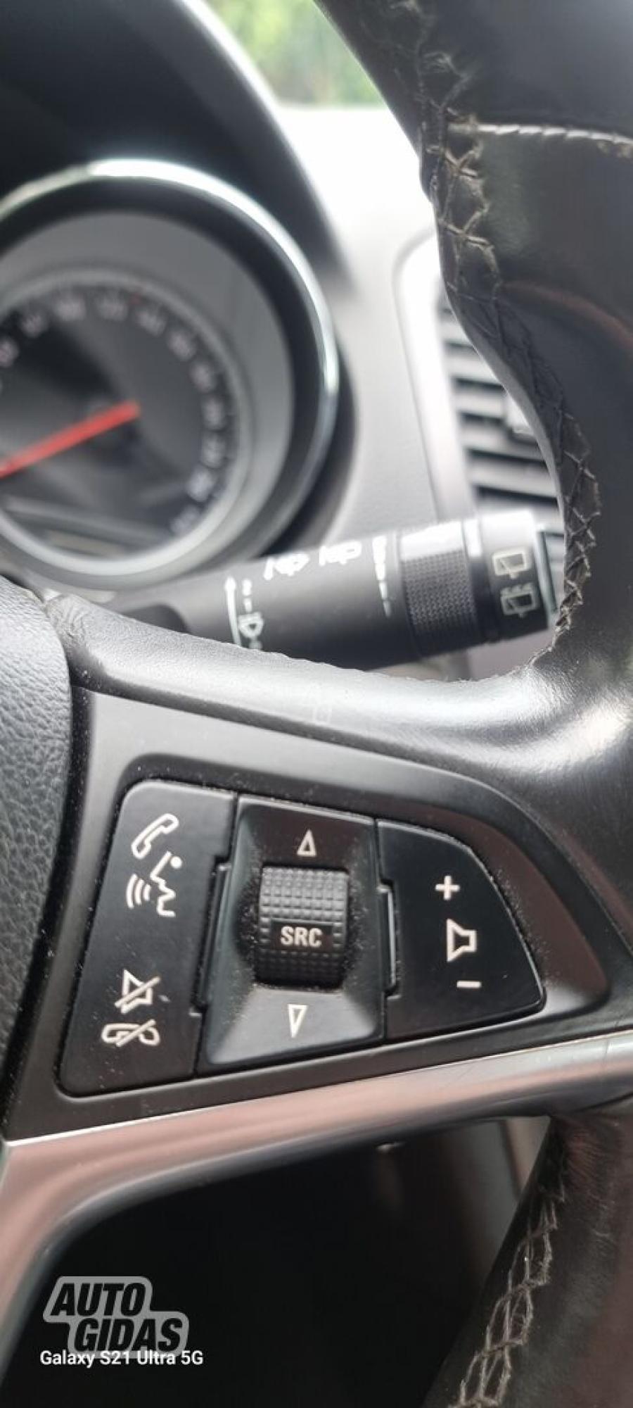 Black Opel Insignia 2011 in Kedainiai, with an engine capacity of 2.00 L and mileage of 272 thousand km for 3199 €, photo 19 on AUTOMOTO.COM.LV