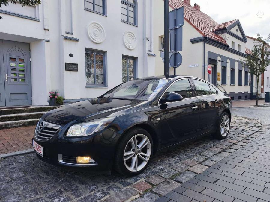 Black Opel Insignia 2011 in Marijampole, with an engine capacity of 1.96 L and mileage of 280 thousand km for 3200 €, photo 1 on AUTOMOTO.COM.LV