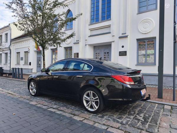 Opel Insignia 2011 in Marijampole on AUTOMOTO.COM.LV Black Opel Insignia 2011 in Marijampole, with an engine capacity of 1.96 L and mileage of 280 thousand km for 3200 €, photo 5 on AUTOMOTO.COM.LV