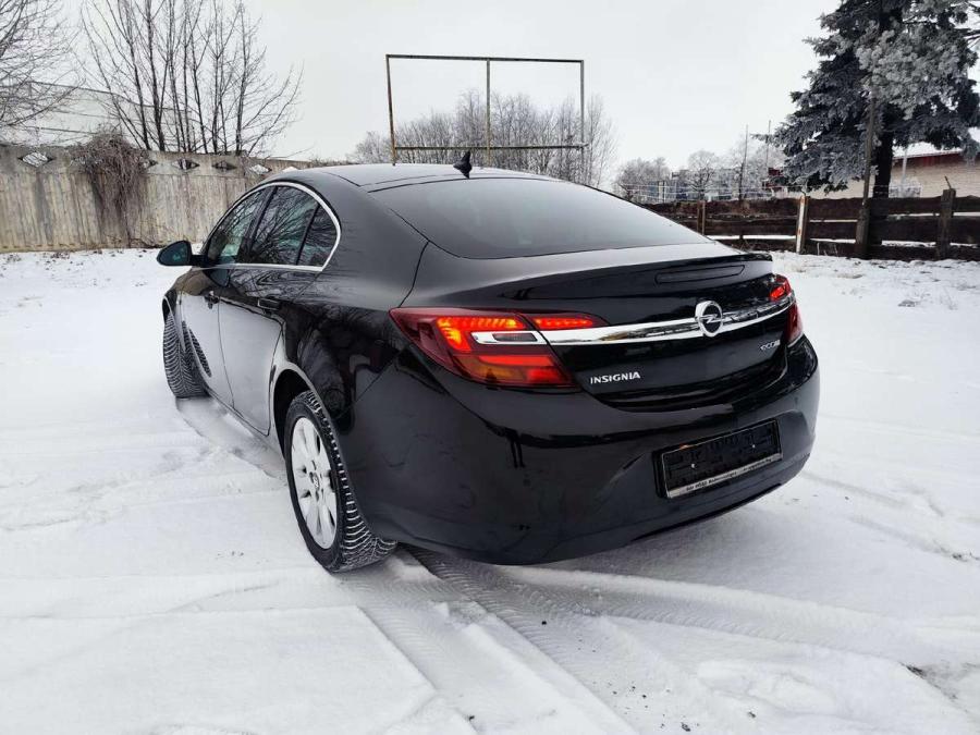 Black Opel Insignia 2015 in Marijampole, with an engine capacity of 1.36 L and mileage of 170 thousand km for 5300 €, photo 3 on AUTOMOTO.COM.LV