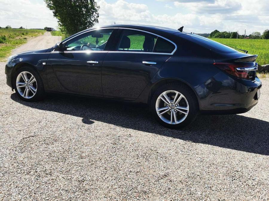 Black Opel Insignia 2015 in Vilnius, with an engine capacity of 1.96 L and mileage of 280 thousand km for 4950 €, photo 5 on AUTOMOTO.COM.LV