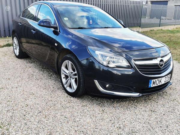 Black Opel Insignia 2015 in Vilnius, with an engine capacity of 2.00 L and mileage of 290 thousand km for 4650 €, photo 2 on AUTOMOTO.COM.LV