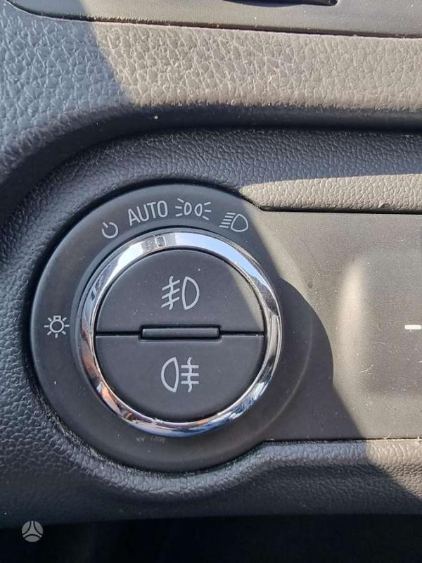 Black Opel Insignia 2015 in Vilnius, with an engine capacity of 2.00 L and mileage of 290 thousand km for 4650 €, photo 10 on AUTOMOTO.COM.LV