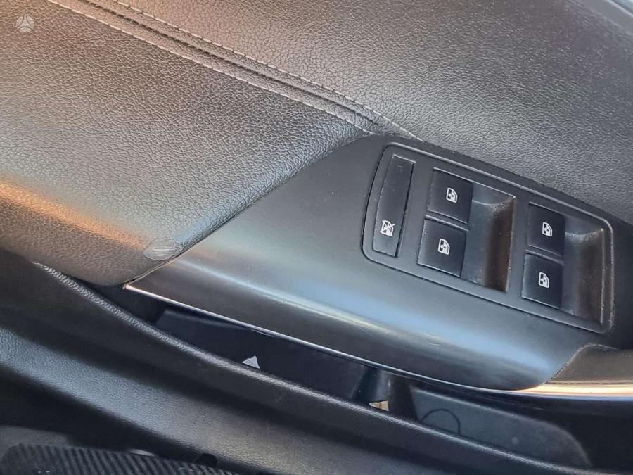 Black Opel Insignia 2015 in Vilnius, with an engine capacity of 2.00 L and mileage of 290 thousand km for 4650 €, photo 12 on AUTOMOTO.COM.LV