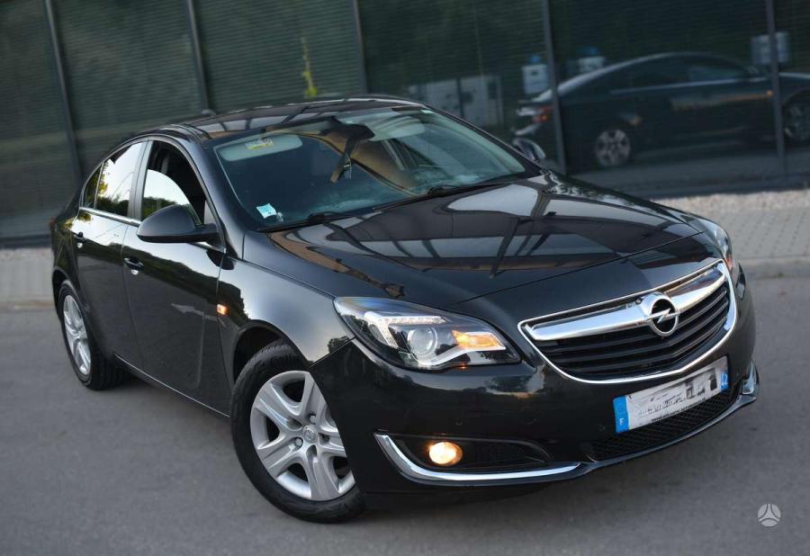 Black Opel Insignia 2016 in Klaipeda, with an engine capacity of 1.60 L and mileage of 180 thousand km for 5350 €, photo 1 on AUTOMOTO.COM.LV